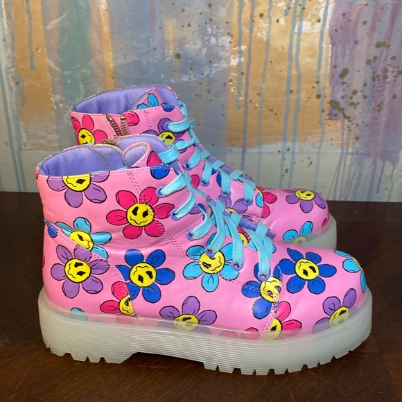 YRU | Shoes | Yru Combat Boots Slayr Dayz Pink Daisy Smiley Faces Lace ...